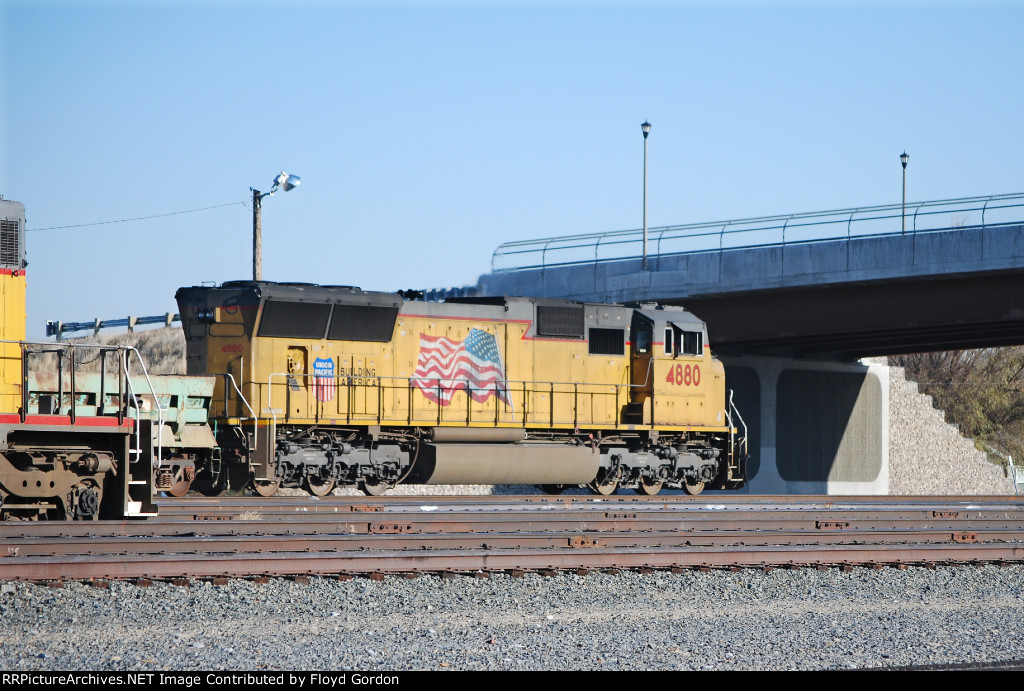 UP 4880 east bound with side dump cars